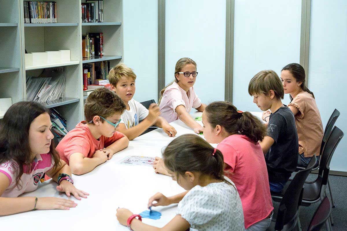 Organización clases extraescolares de inglés - IH Madrid